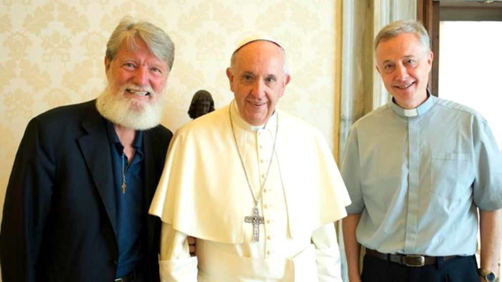 PHOTOS. Le père Pedro invite le pape à visiter son village Akamasoa ...