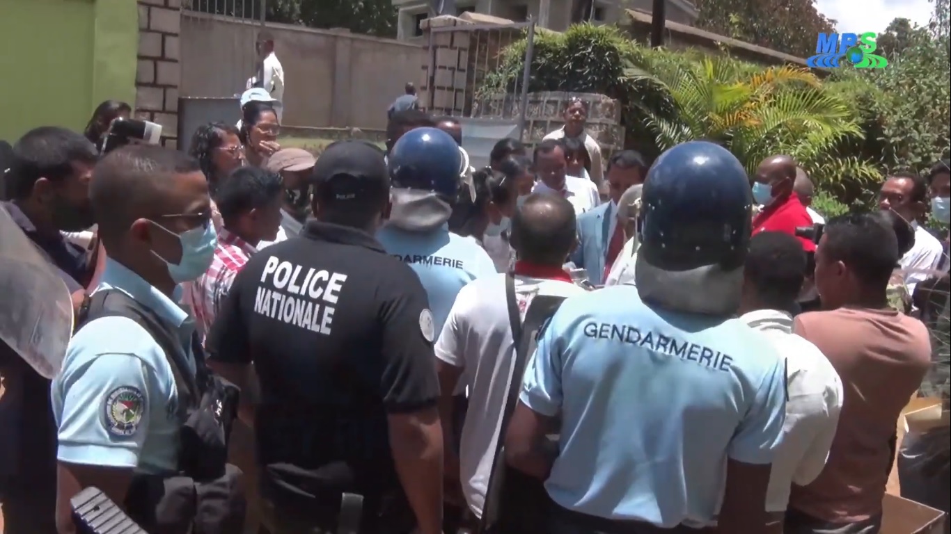 VIDEO. Marc Ravalomanana accueilli par les forces de l’ordre dans la ...