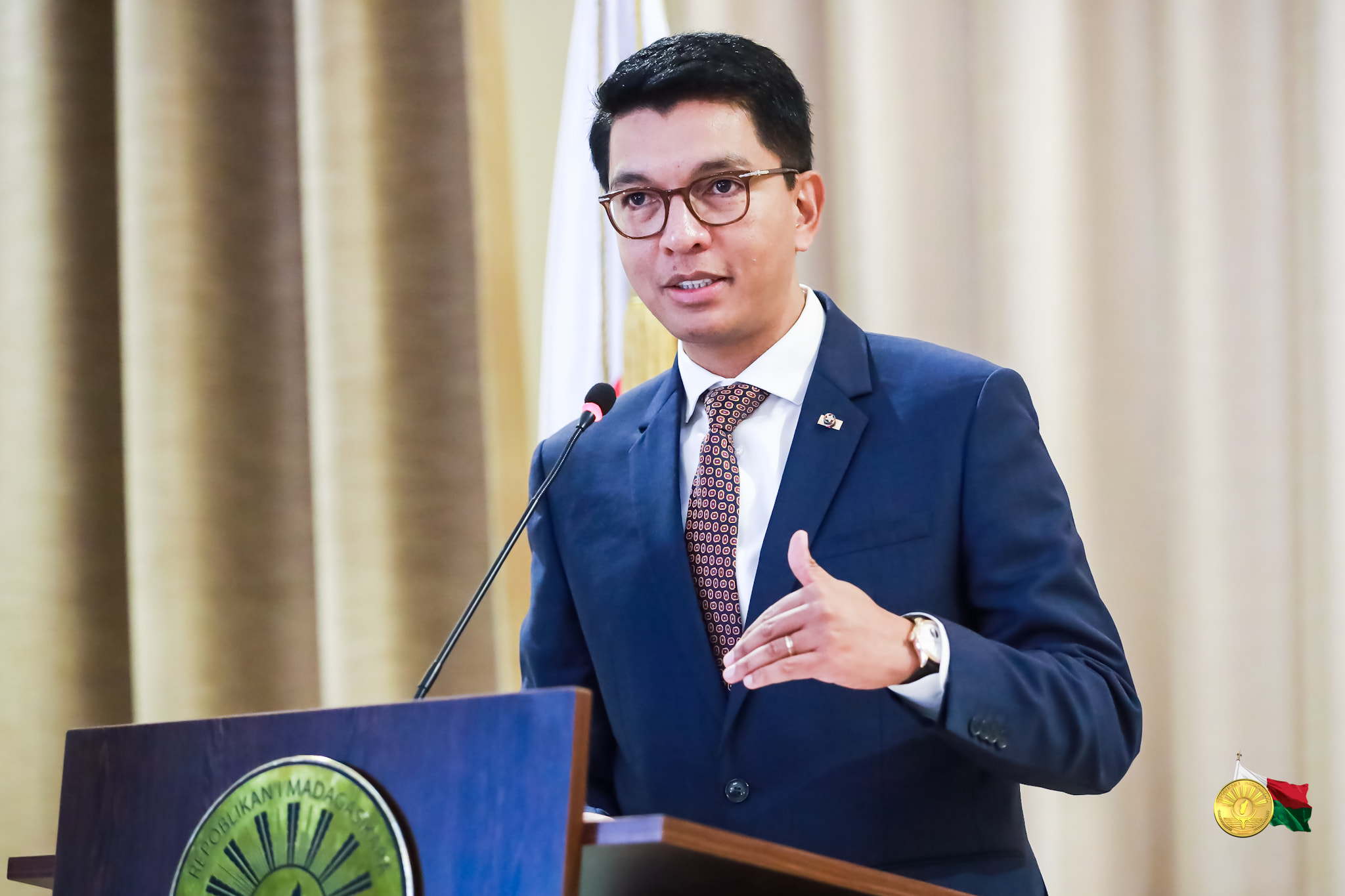 Andry Rajoelina répond à ses détracteurs sur son « titre » de ...