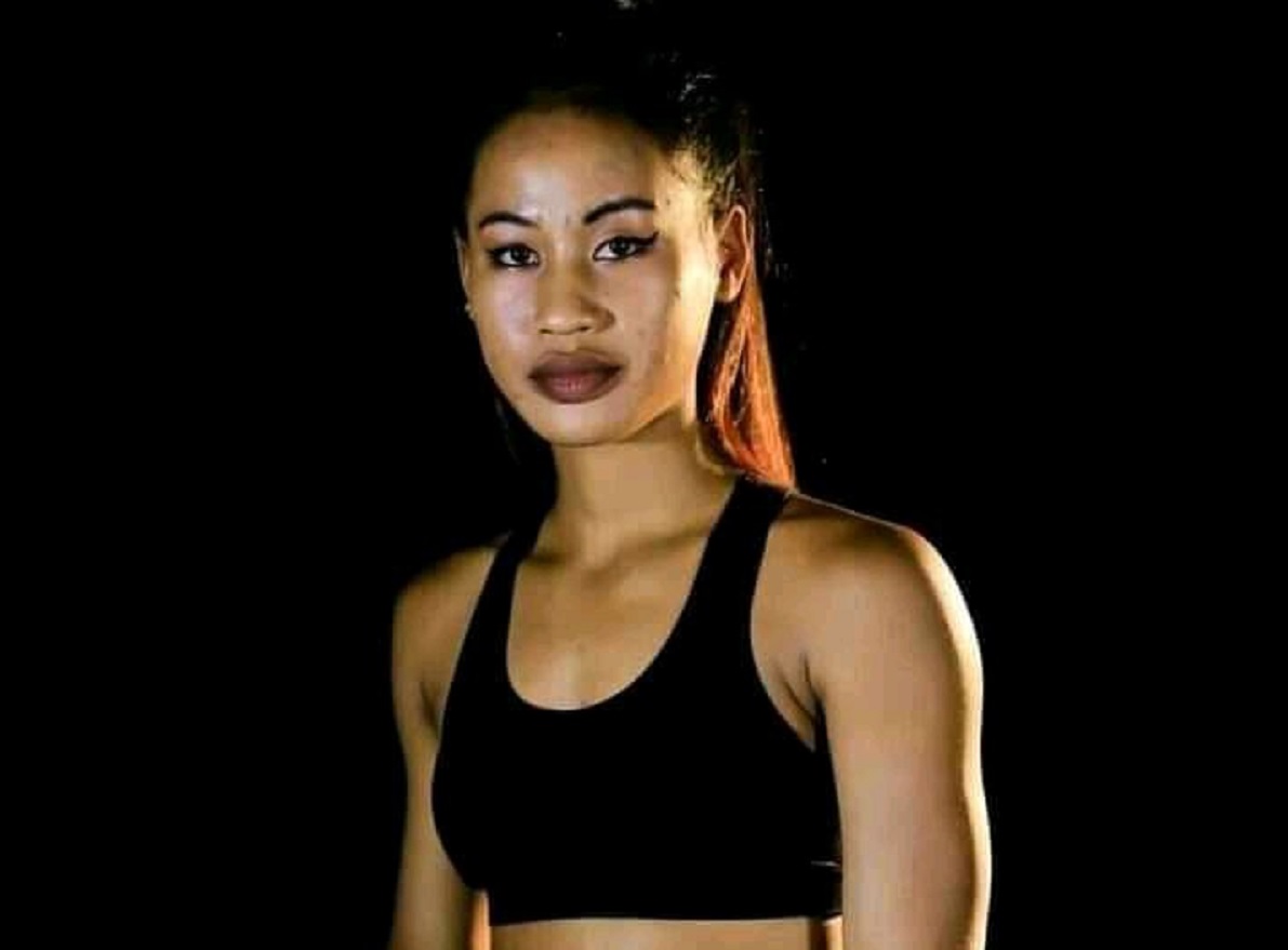 Il tente de lui toucher les fesses, elle lui met la raclée de sa vie ...