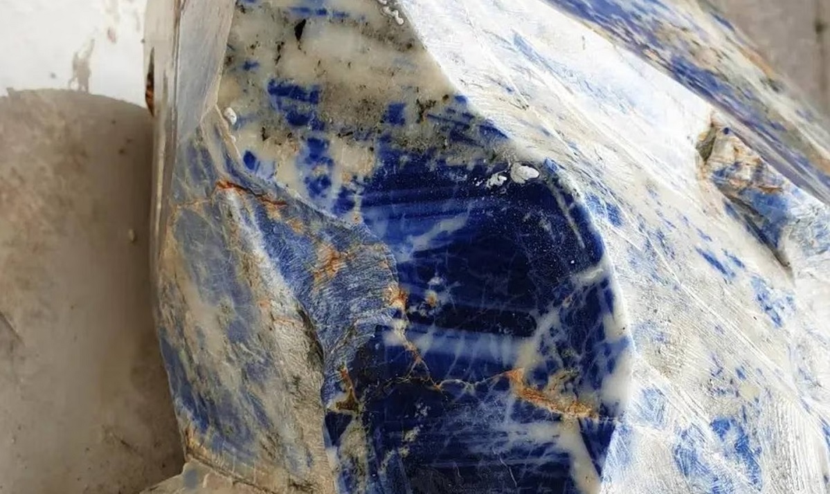 Le plus gros saphir du monde vient de Madagascar mais appartient à des ...